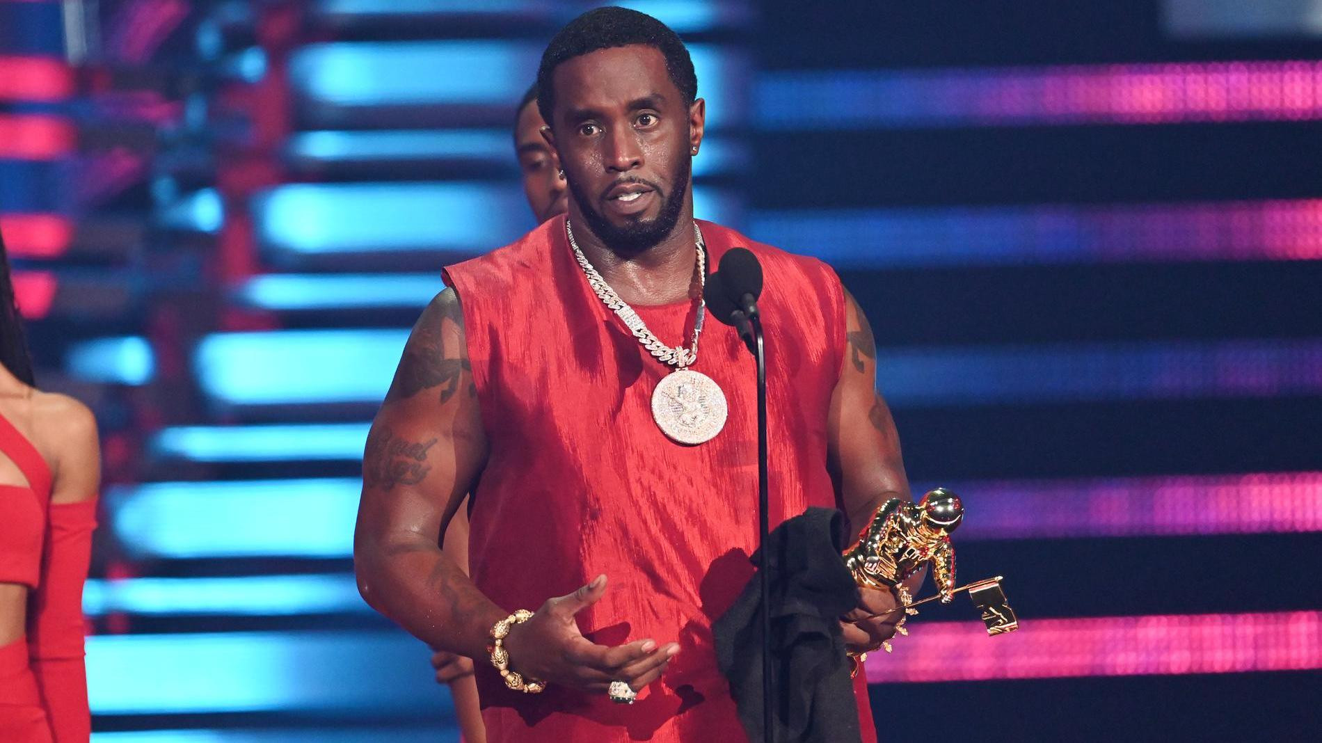 P Diddy обвиняется в насилии над 13 летней девочкой